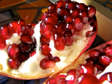 How to Open a Pomegranate: The Easiest, Least Messy Way - Christina's ...
