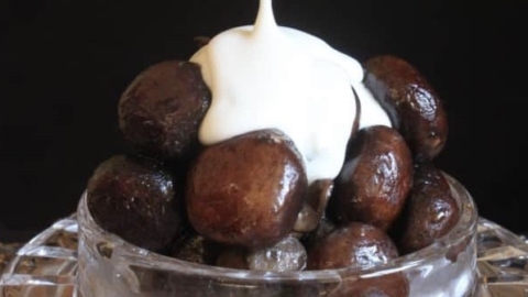 German Style Mushrooms with Garlic Sauce (Market Champignons ...