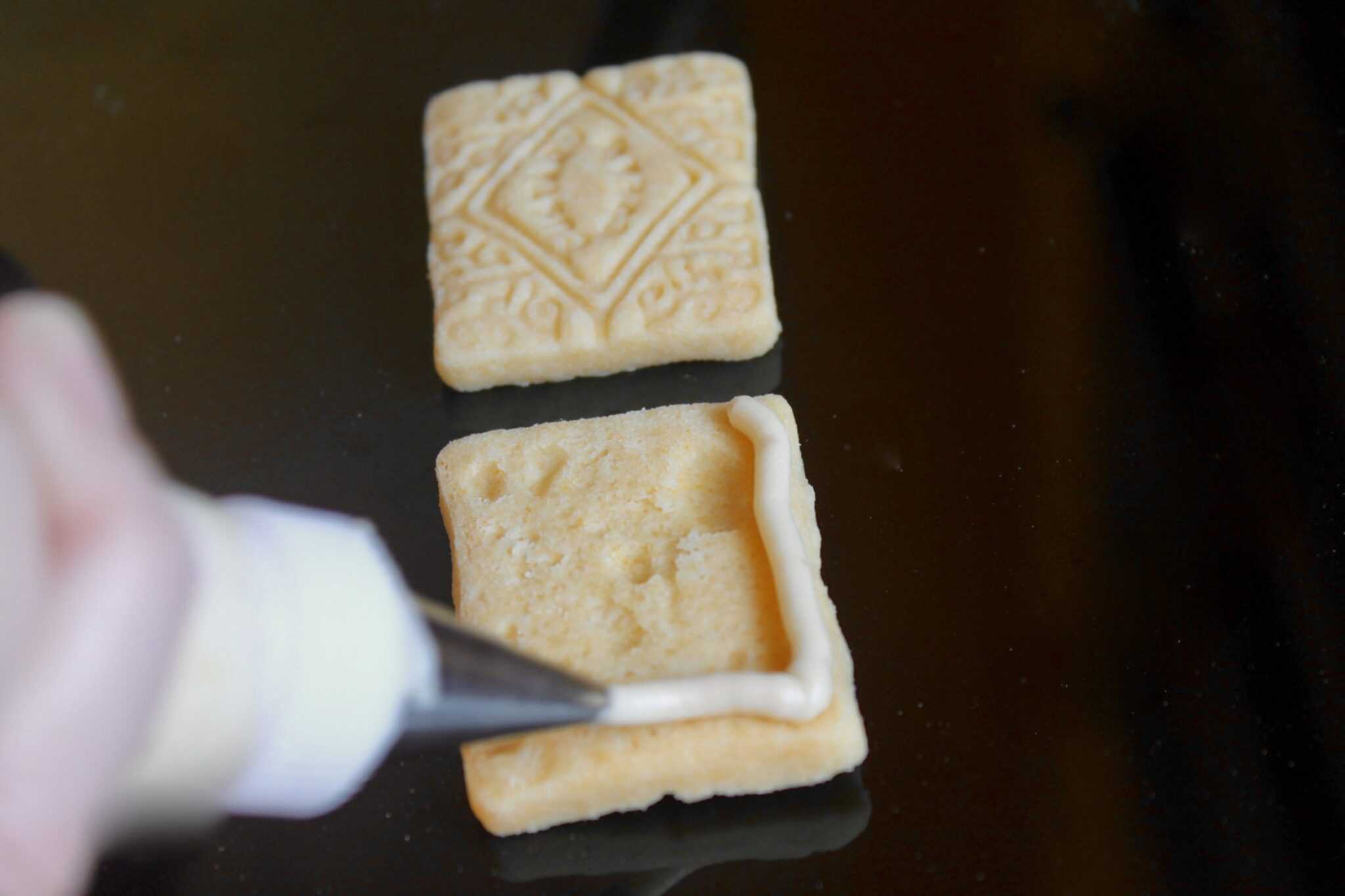 How to Woo a Brit: Bake them Homemade Custard Creams (Custard Cookies ...