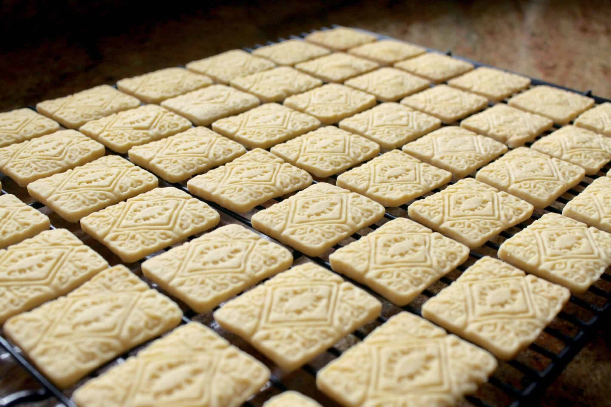 How to Woo a Brit: Bake them Homemade Custard Creams (Custard Cookies ... How to Woo a Brit: Bake them Homemade Custard Creams (Custard Cookies ...