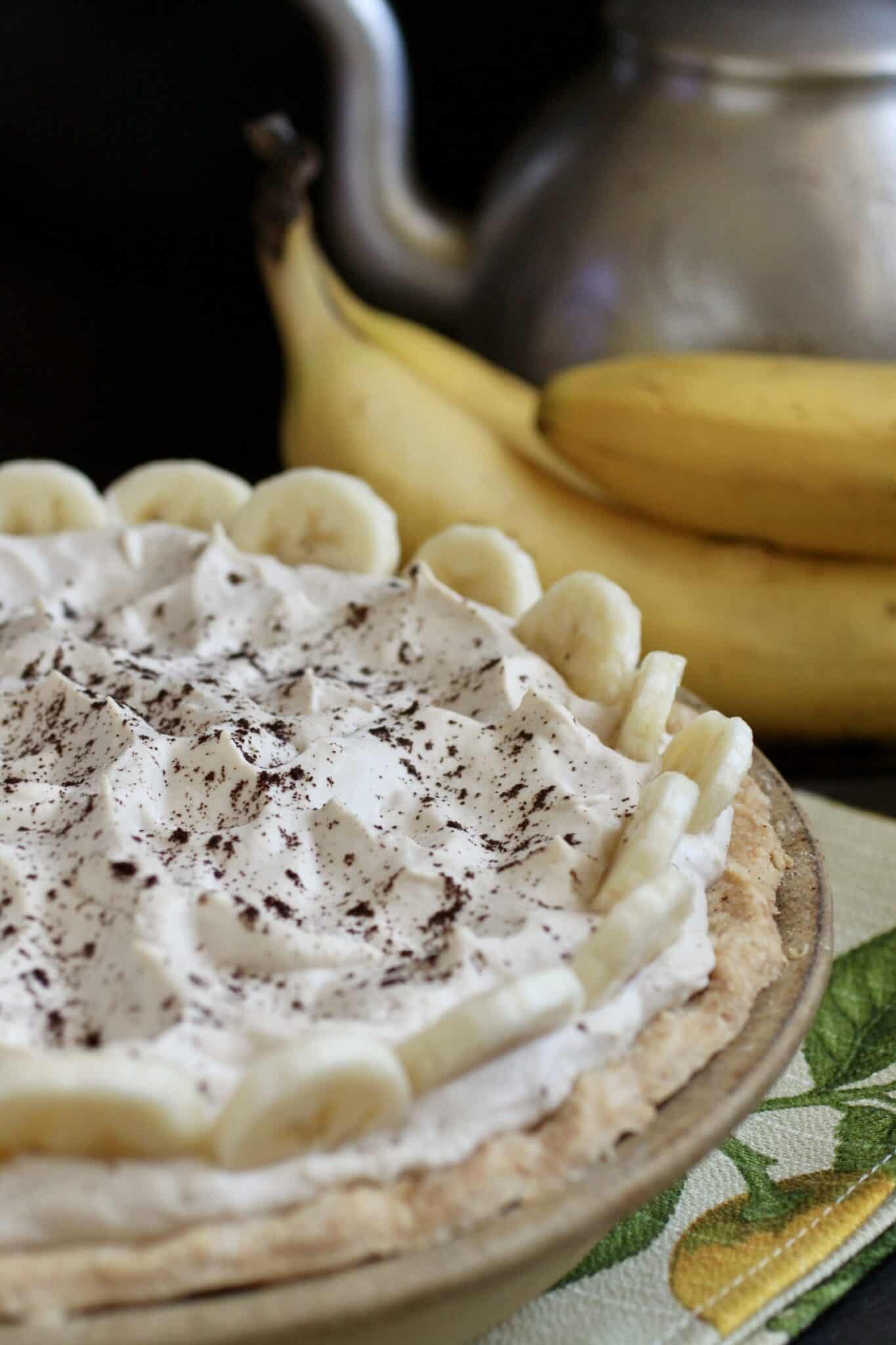 Banoffee Pie: A Classic British Banana, Caramel, & Cream Pie ...
