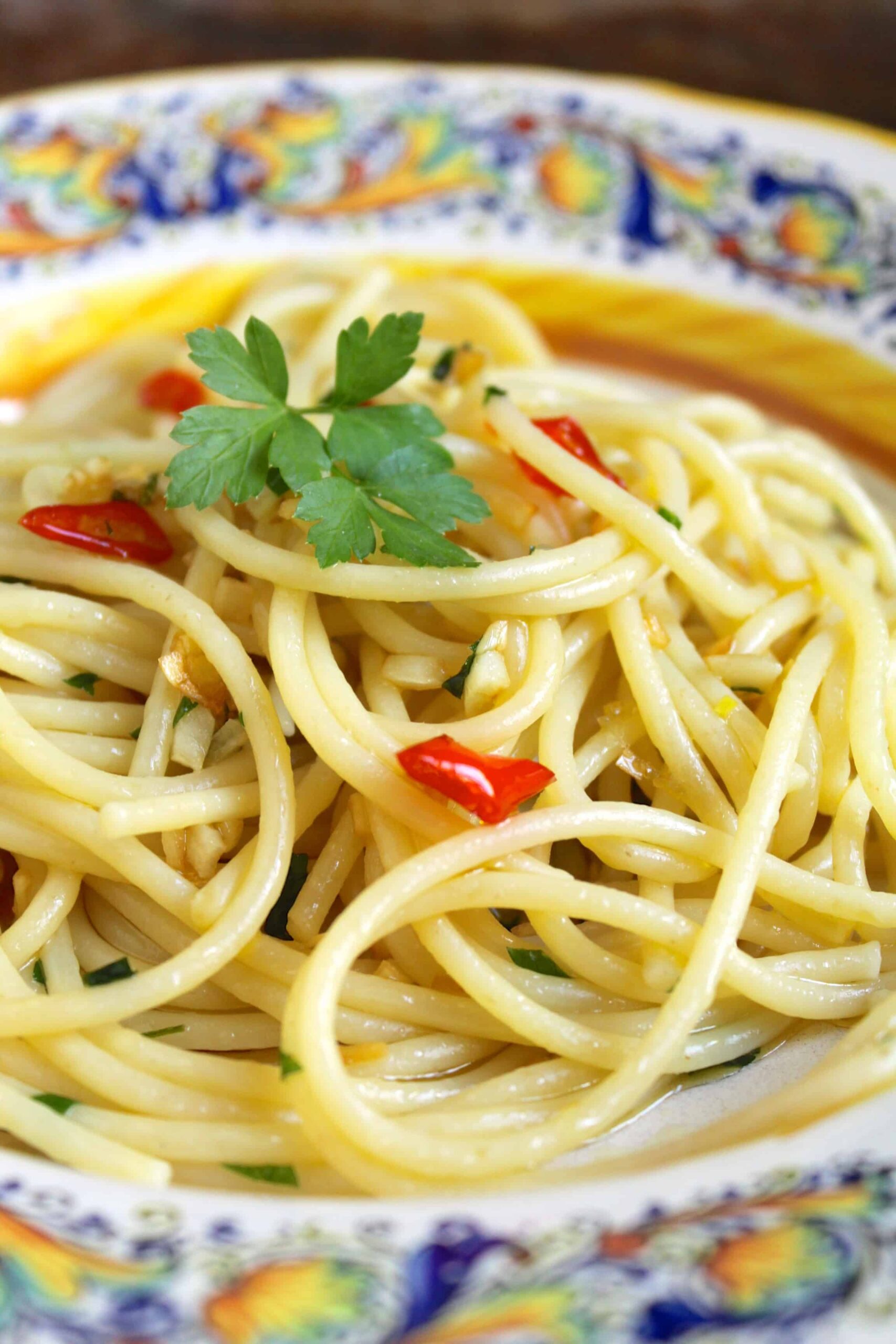 Spaghetti Aglio, Olio e Peperoncino (Authentic Italian Recipe ...