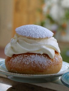 Semla: Traditional Swedish Fat Tuesday Buns (Semlor) - European Food ...