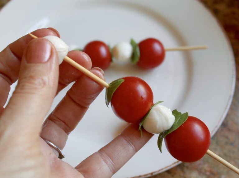 Caprese Skewers (Tomato, Basil and Mozzarella Appetizers) - Authentic ...