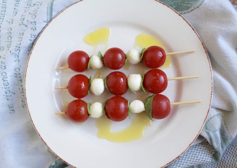 Caprese Skewers (Tomato, Basil and Mozzarella Appetizers) - Authentic ...