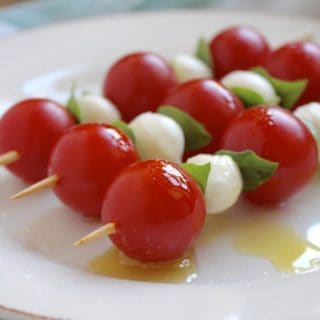 Caprese Skewers (Tomato, Basil and Mozzarella Appetizers) HOLD the ...