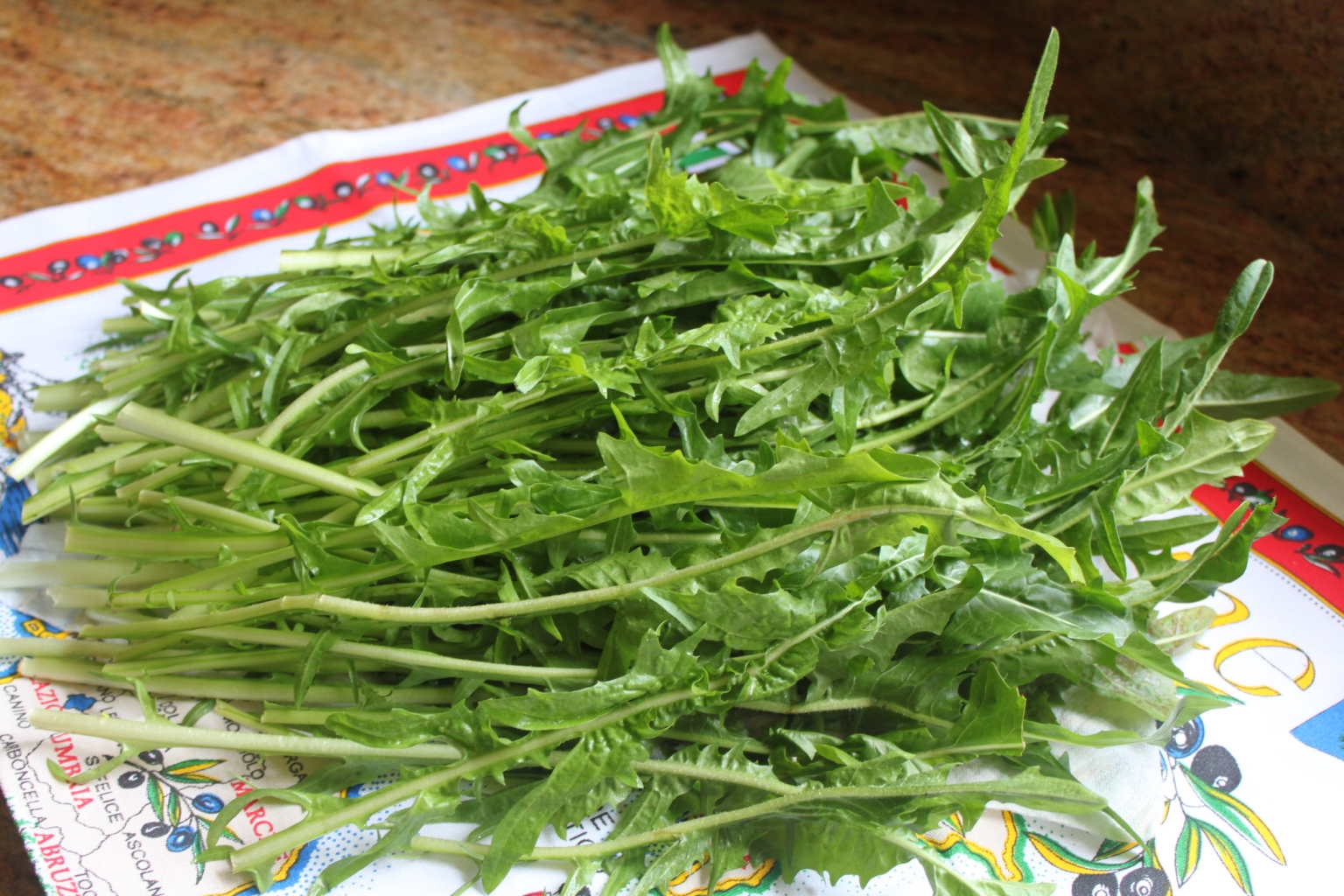 Pasta Cacio e Pepe with Dandelion (Cicoria aka Chicory) - Authentic ...