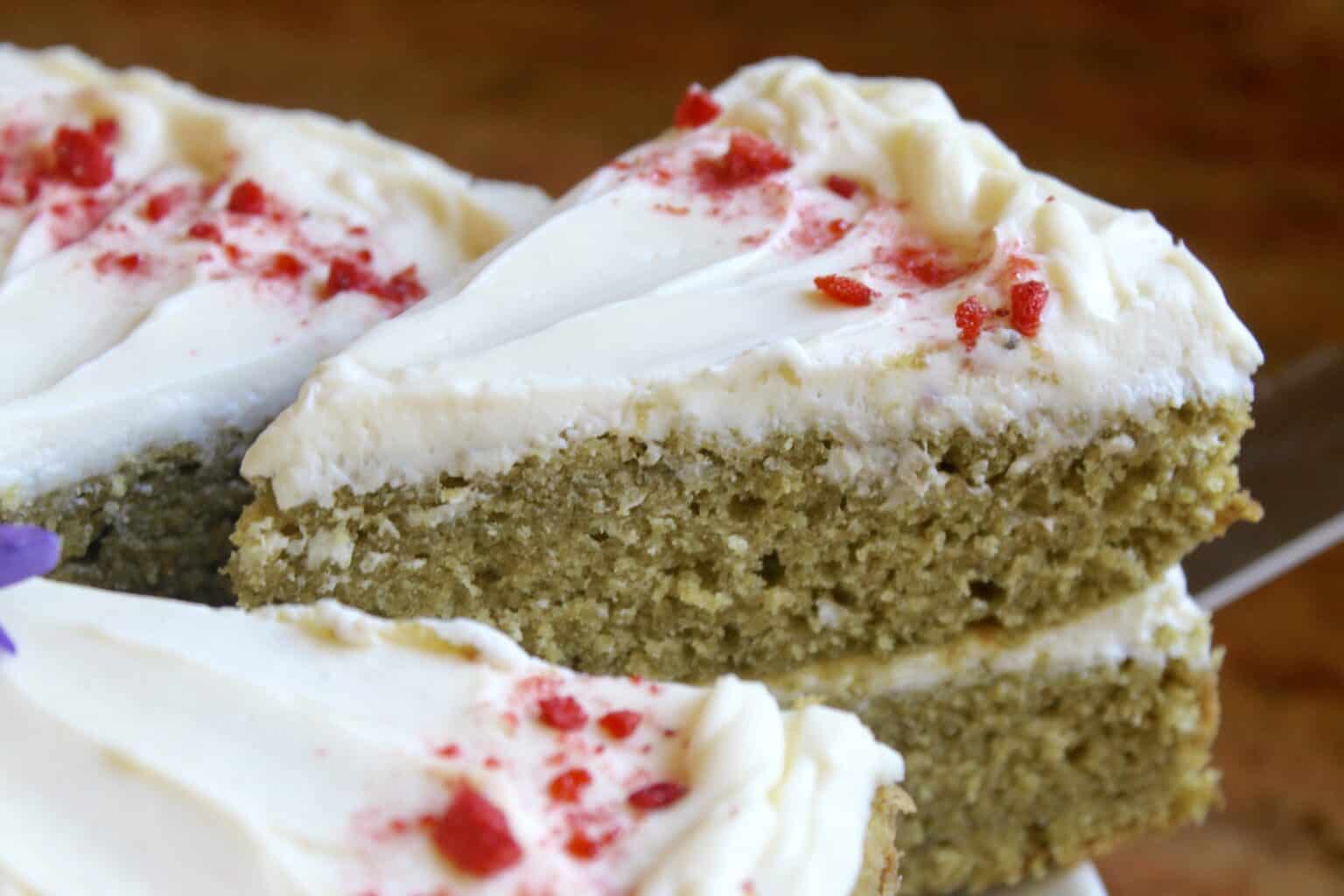 Green Cake or Moss Cake for St Patrick's Day (Made with Spinach ...