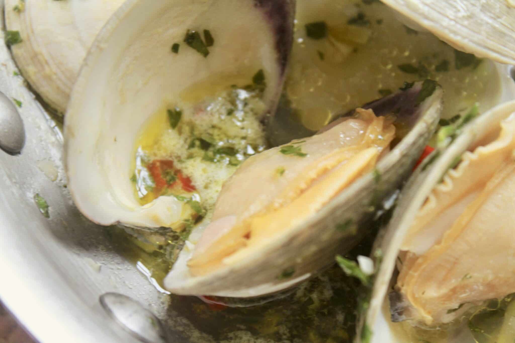 Linguine and Clams (Spaghetti alle Vongole) - Authentic Italian ...