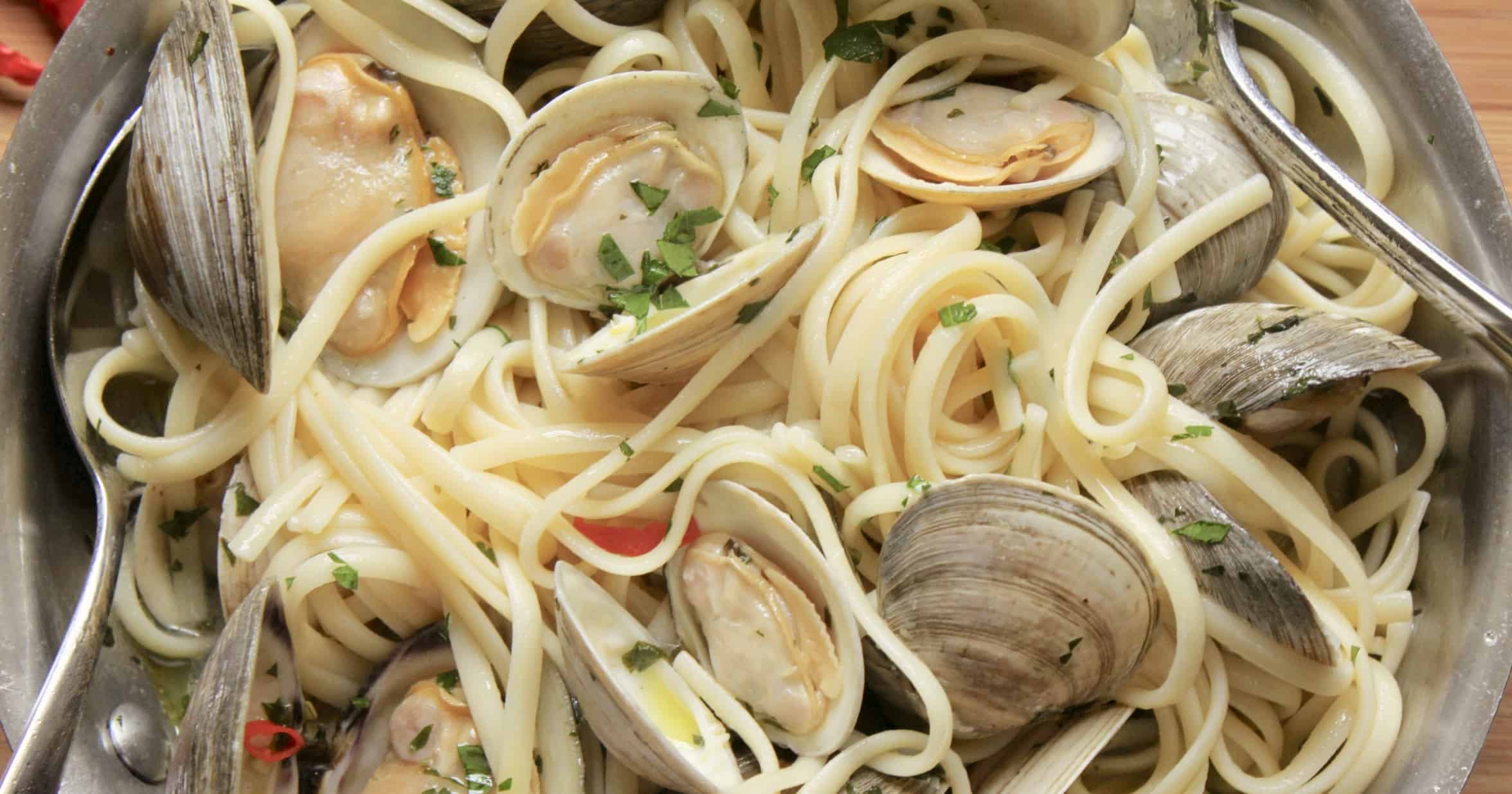 Linguine and Clams (Spaghetti alle Vongole) - Authentic Italian ...