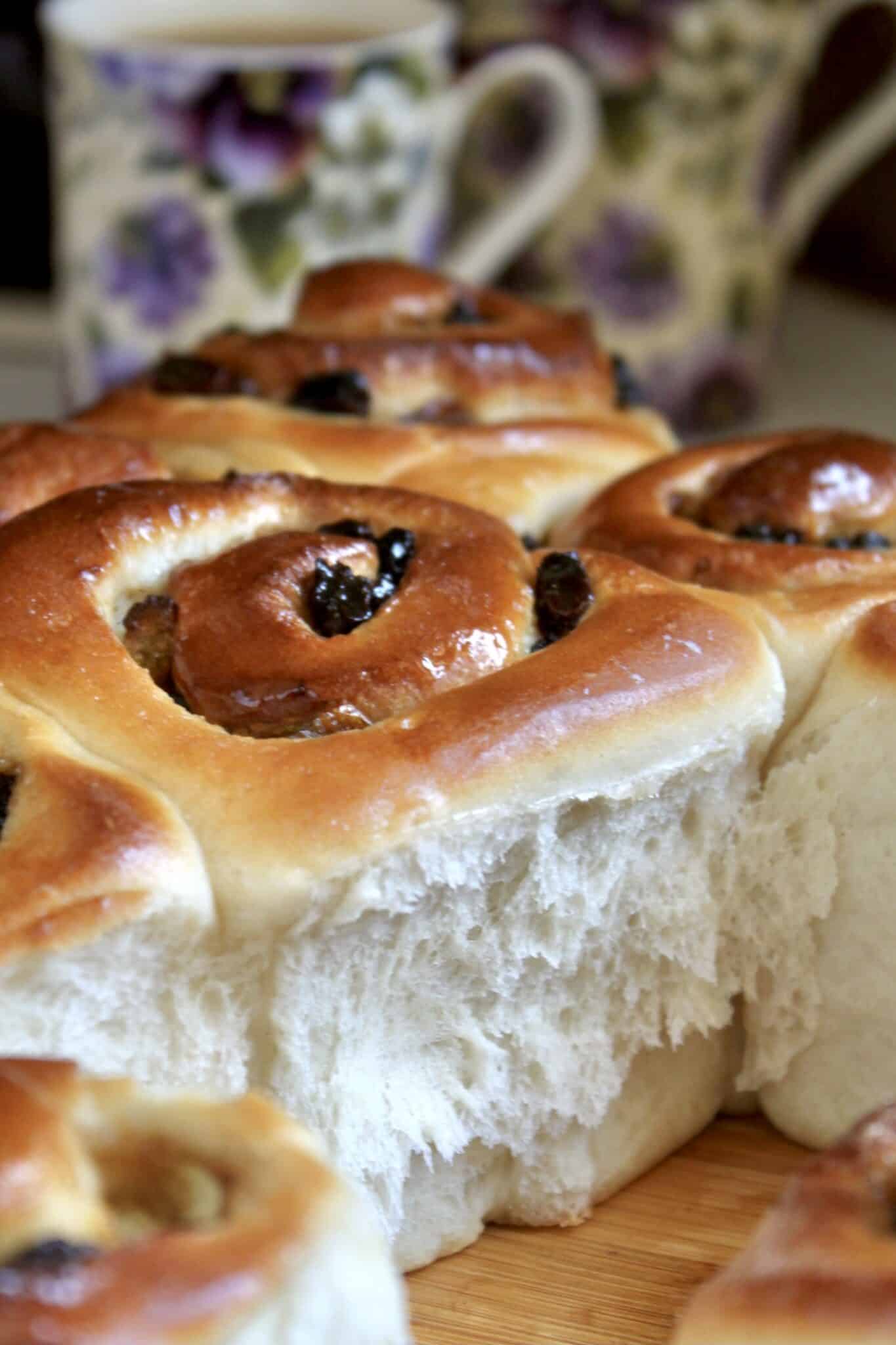 Chelsea Buns (British Buns Similar to Cinnamon Rolls) - Authentic ...