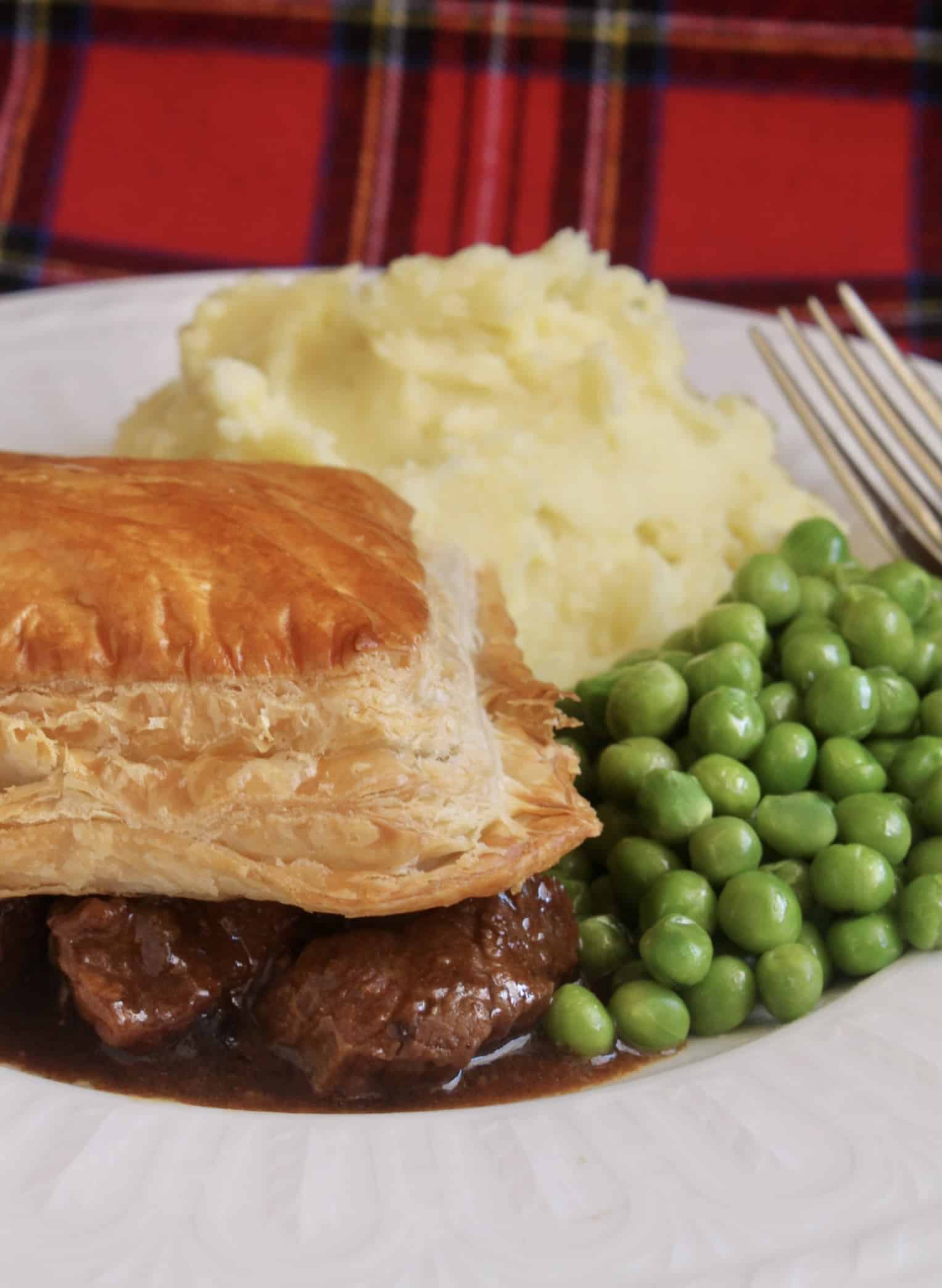 Scottish Steak Pie (with Puff Pastry Topping) - Authentic Italian ...