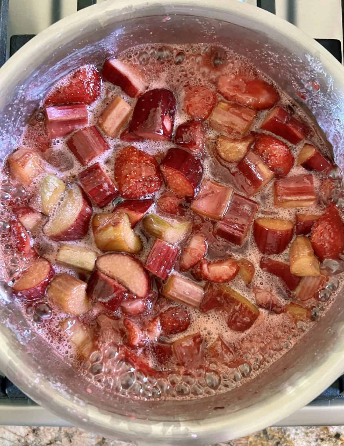 Strawberry Rhubarb Pie Filling (2 Ways: No-Cook and Easy 5 Minute ...